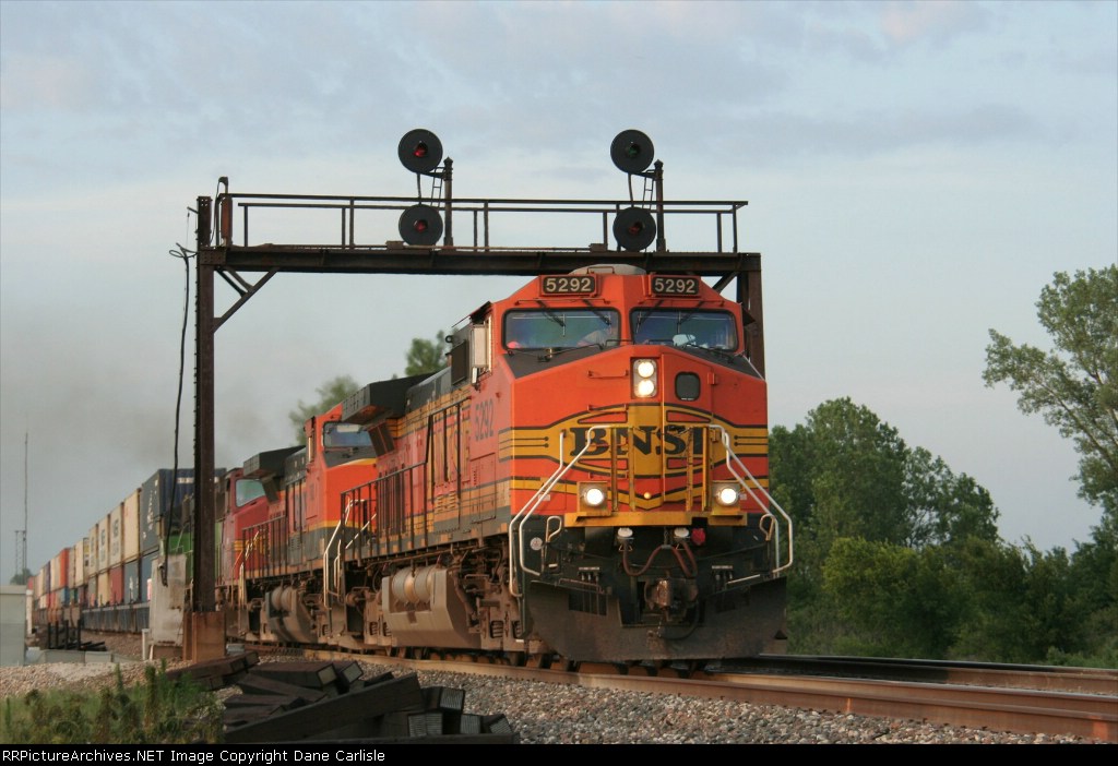 As the sunsets BNSF 5292 passes under the Old Santa Fe Signal bridge just in time.